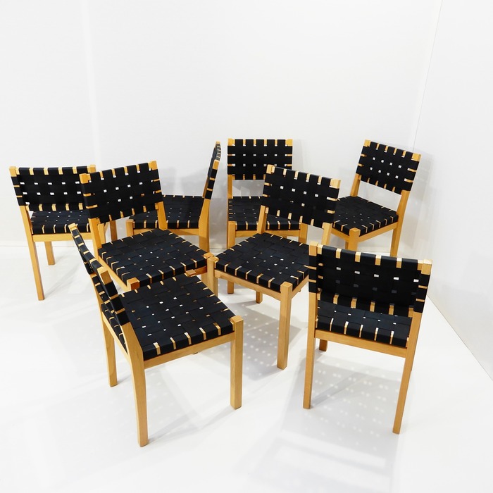 Artek Aalto 615 tuoli, lakattu tammi/musta pellavavyö