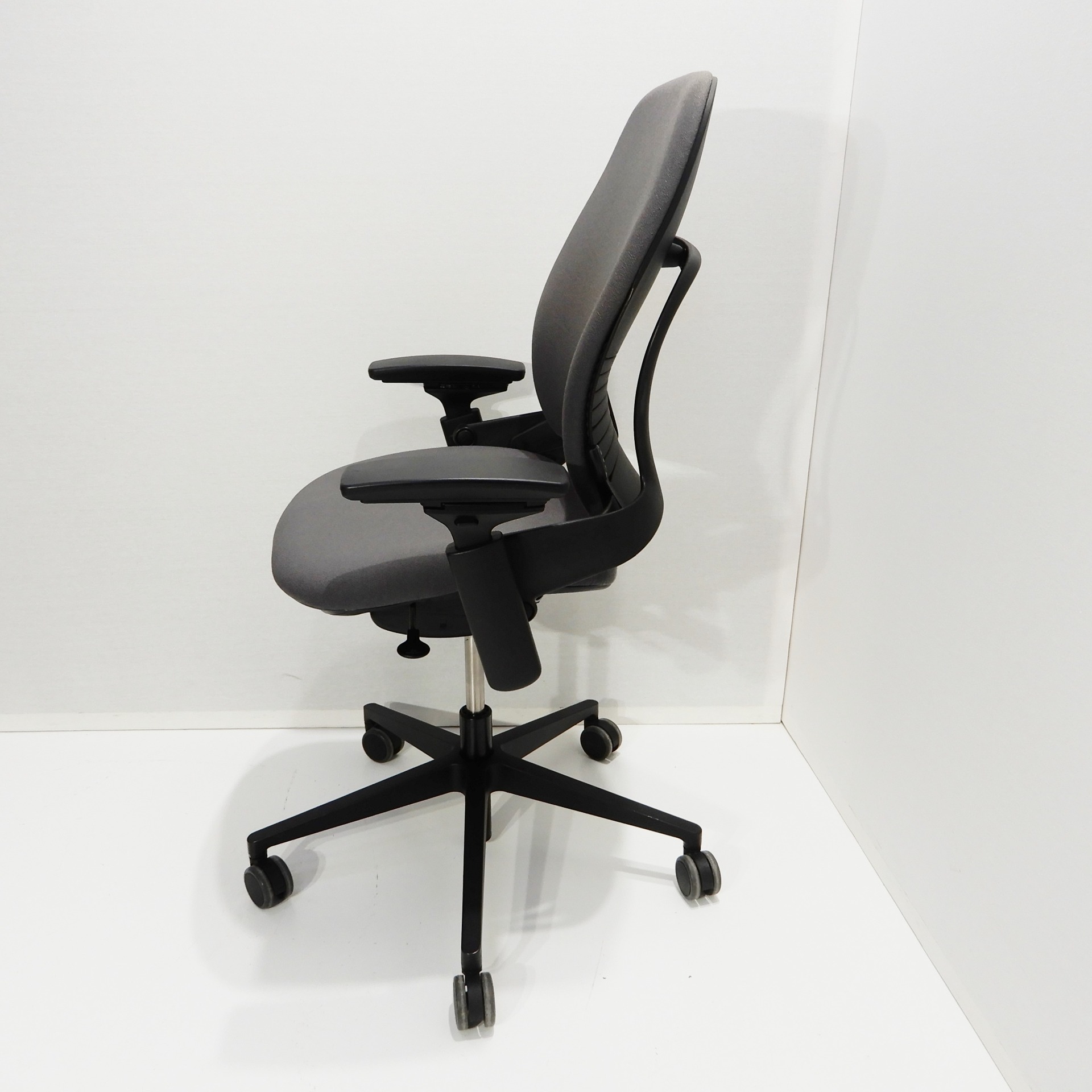 Steelcase työtuoli Leap V2