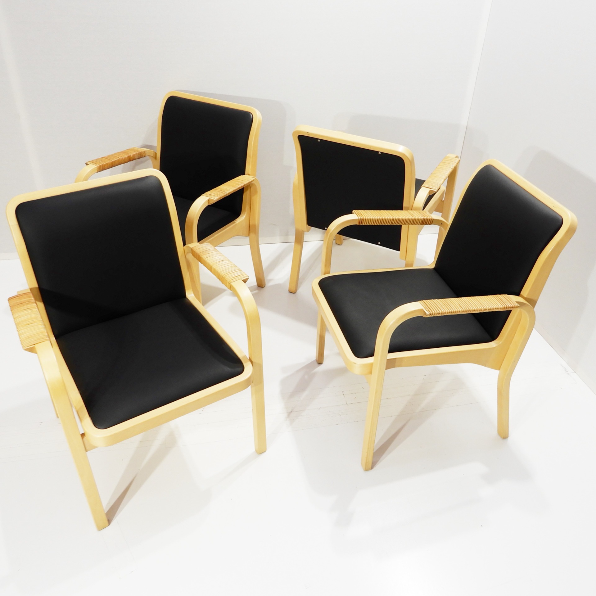 Artek Aalto E45 nojatuoli, uudelleenverhoiltu