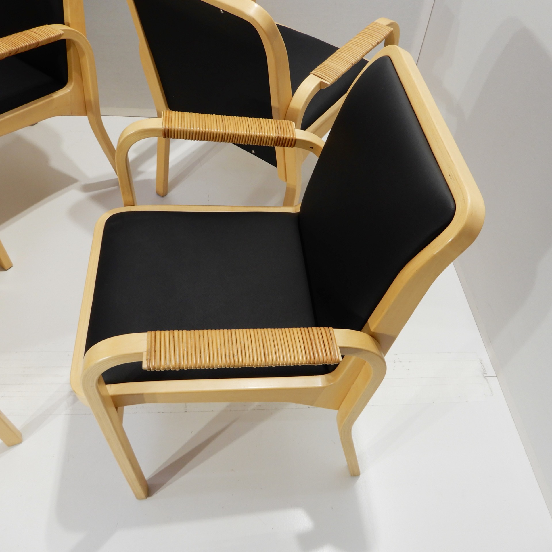 Artek Aalto E45 nojatuoli, uudelleenverhoiltu